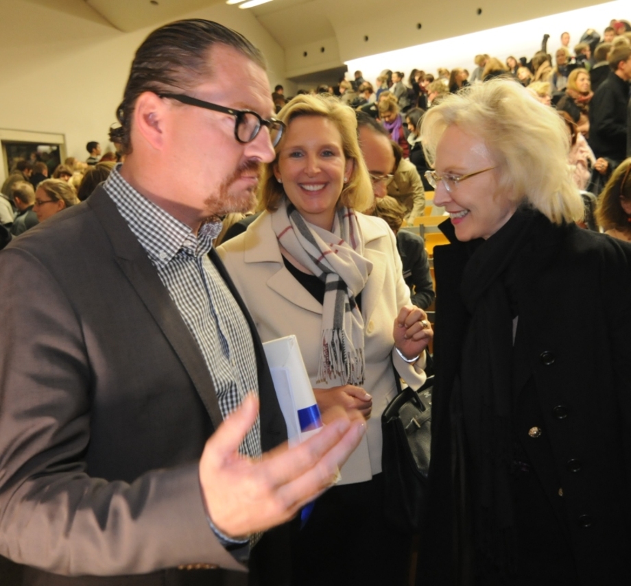 Uni Passau: Bild-Chef Diekmann denkt nach, ob ihm sein neuer Bart steht ...