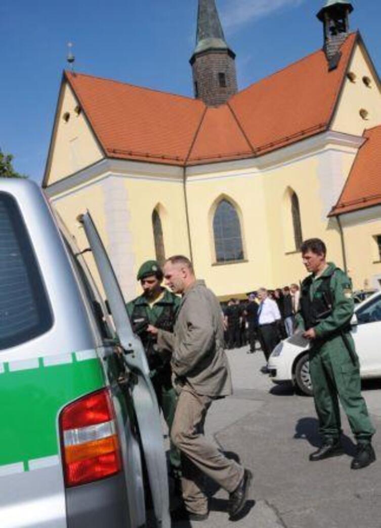 Neonazi-Begräbnis in Passau: 18 Festnahmen - Niederbayern ...